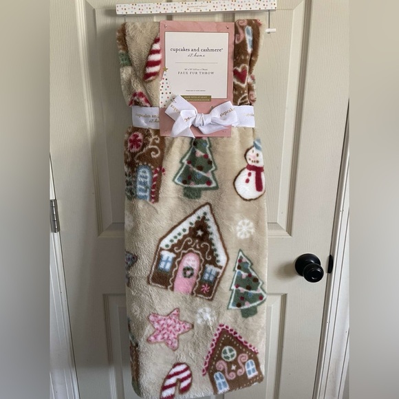 cupcakes & cashmere | Bedding | Viral Cupcake And Cashmere Faux Fur ...